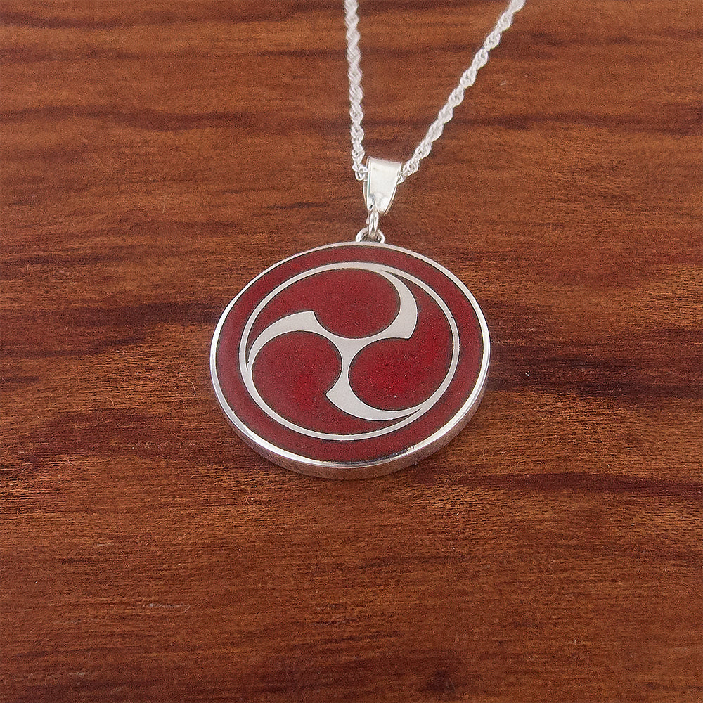 Mitsudomoe in Maru Mon Pendant – Edelstein Metalsmiths